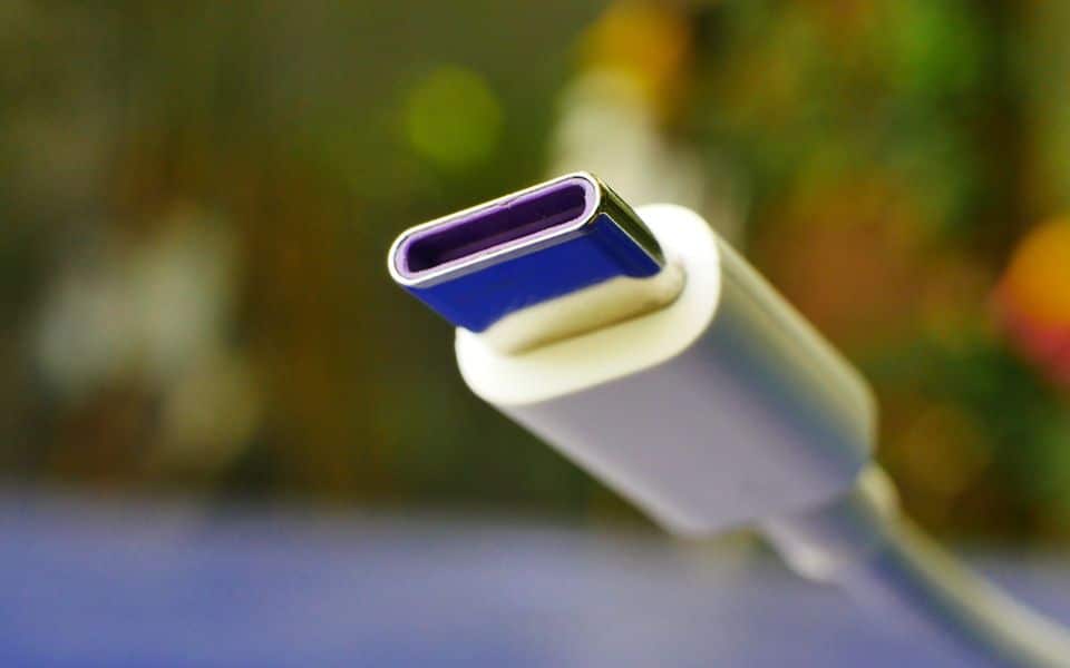 Fra i år vil du bare trenge én lader