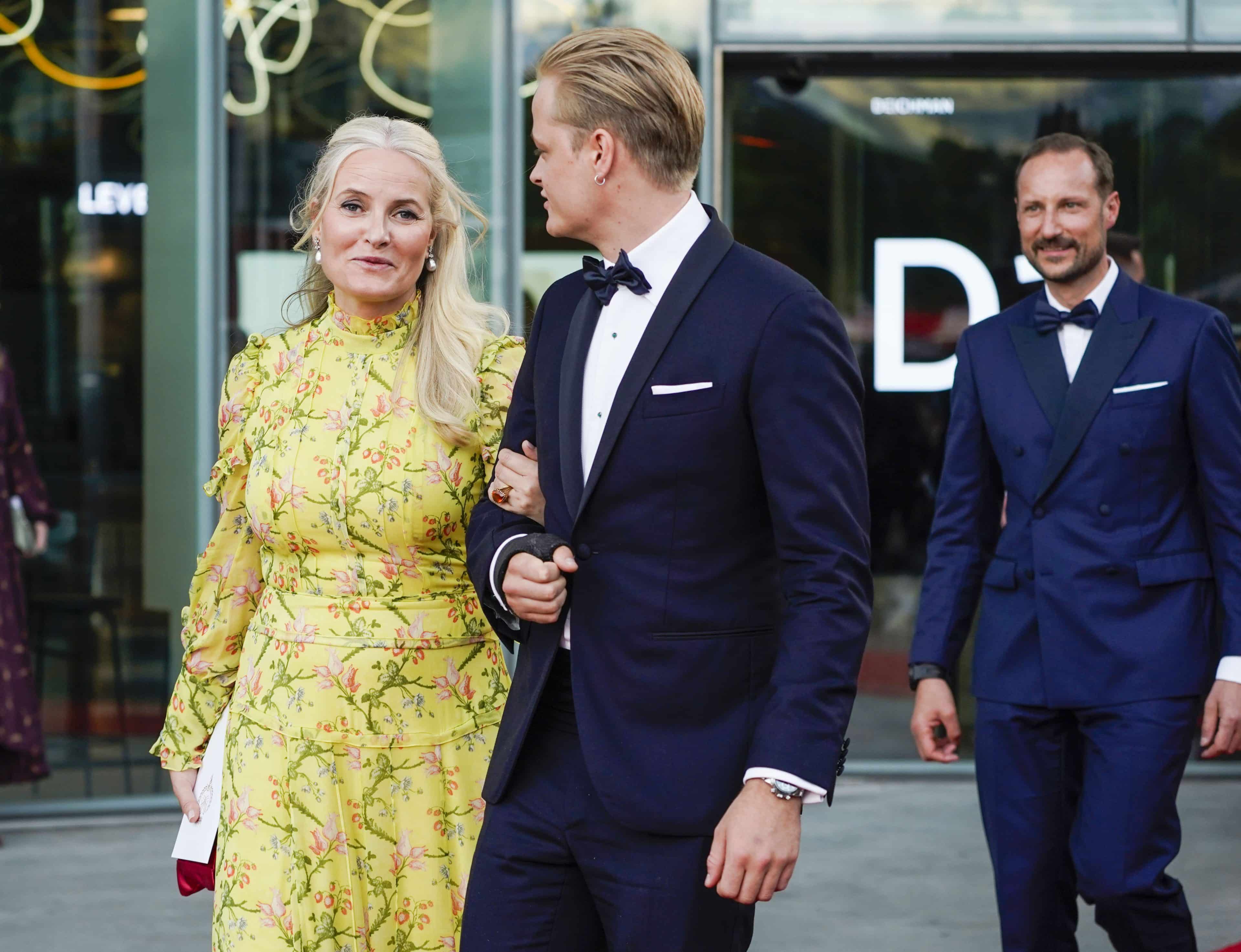 Reagerer på Mette-Marit kontakt med fornærmet: – Forsøk på påvirkning?