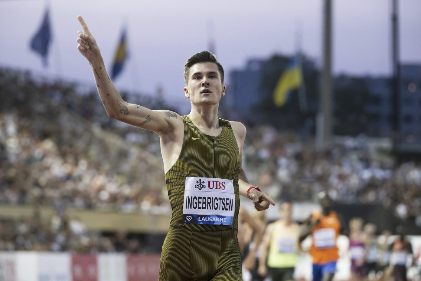 Fantastisk verdensrekord av Jakob Ingebrigtsen på 3000m: 7.17.55