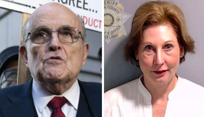 Giuliani og Powell blant 77 som får benådning fra Trump