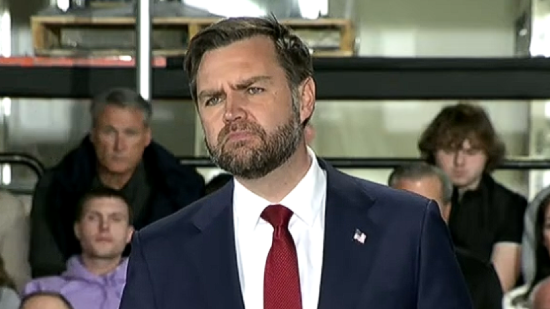 Vance om MAGA-profilene som har meldt seg ut i protest mot Iran-krigen ...